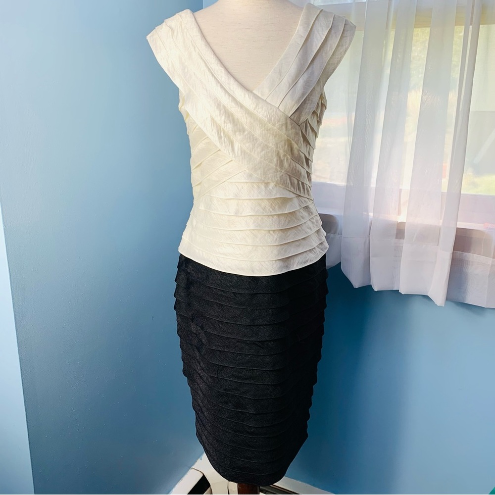 Adrianna Papell White And Black Shutter Pleat Dress - Gem